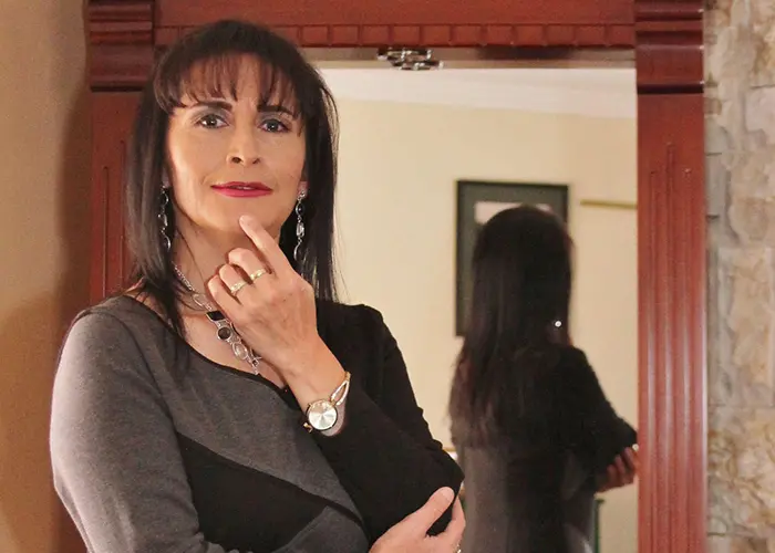 Directora del Coro de la UDA recibe la Insignia Francisco Paredes Herrera