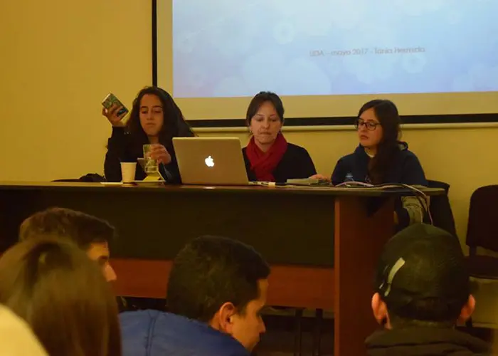 La cineasta cuencana Tania Hermida participó de las Tardes de Diálogo ...